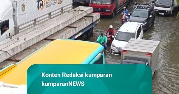 Banjir Rendam Pantura Kaligawe Semarang, Lalu Lintas ke Demak Macet 1 Km | kumparan.com